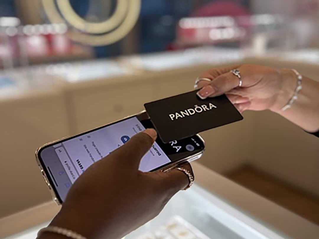 Pandora revolutionizes professional exchanges - VKARD